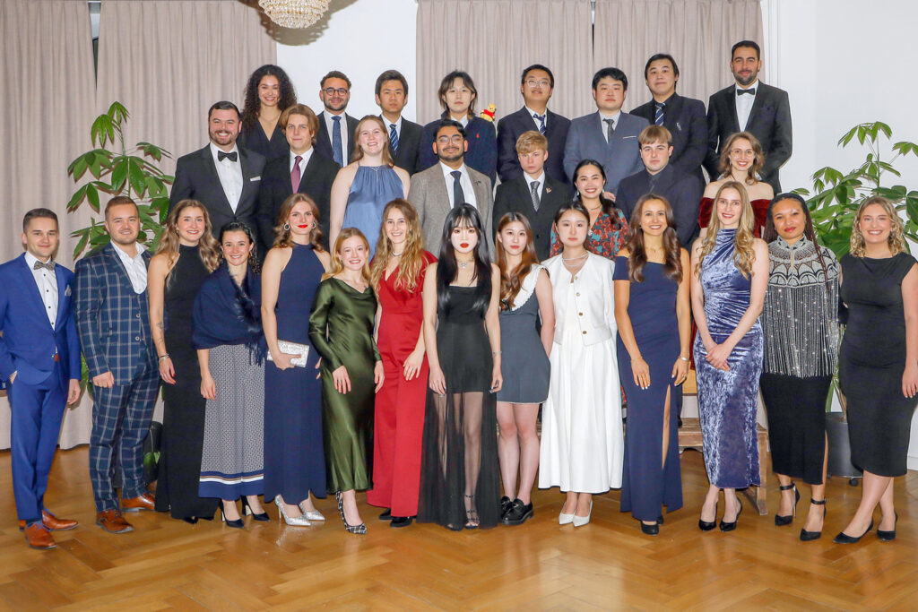 29 neue Profis für die Hotellerie und Gastronomie – GRHeute – Die ...