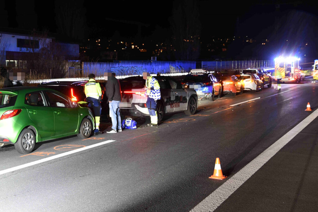 Sechs Verletzte bei Massenkarambolage mit acht Fahrzeugen – GRHeute – Die Bündner Online-Zeitung